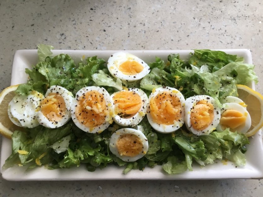 Yumurtalı Marul Salatası Tarifi - TarifMotoru