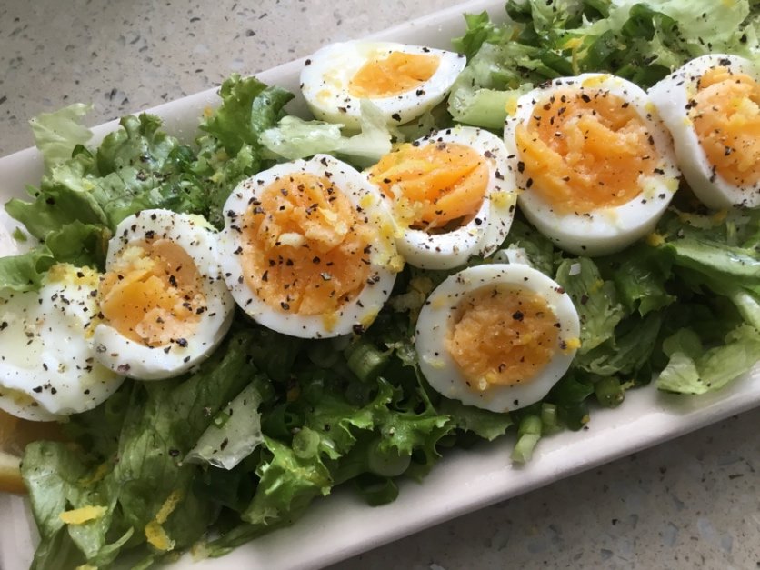 Yumurtalı Marul Salatası Tarifi - TarifMotoru