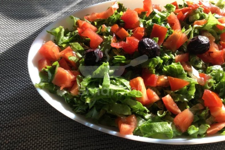 Zeytinli Kıvırcık Salata Tarifi - TarifMotoru