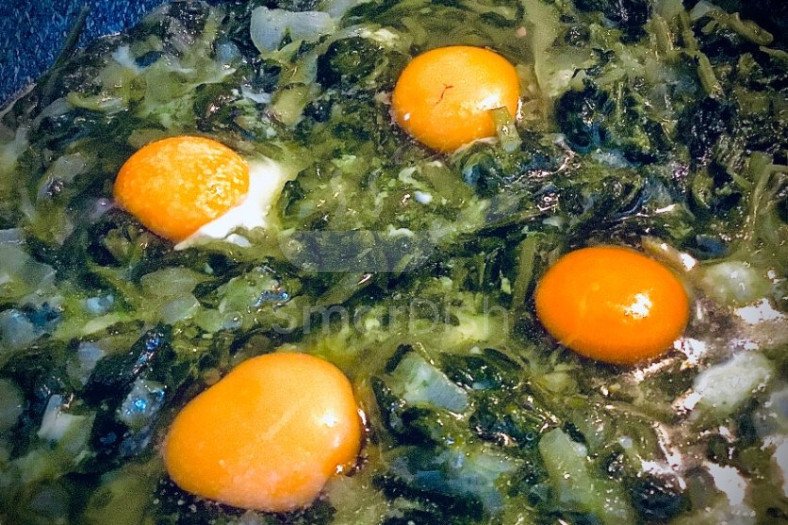 Yumurtalı Ispanak (Soğanlı) Tarifi - TarifMotoru